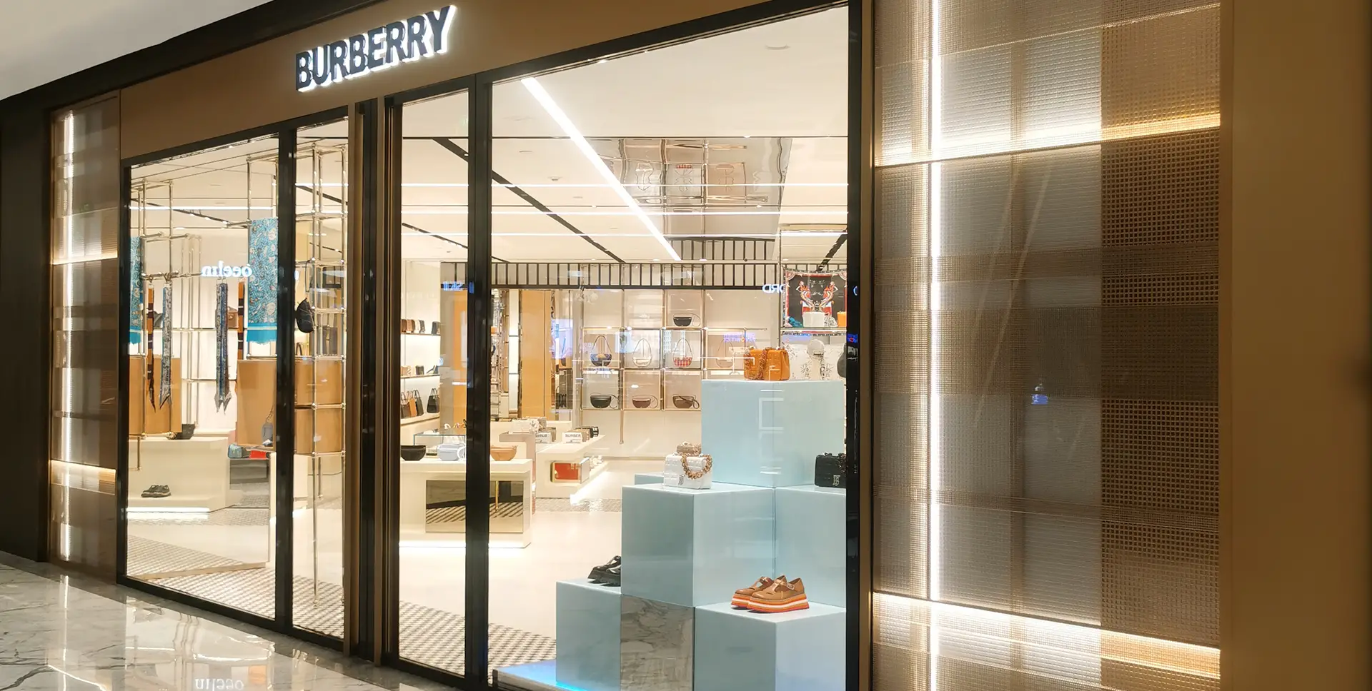 Polverini in Asia: new facades for Burberry - Polverini